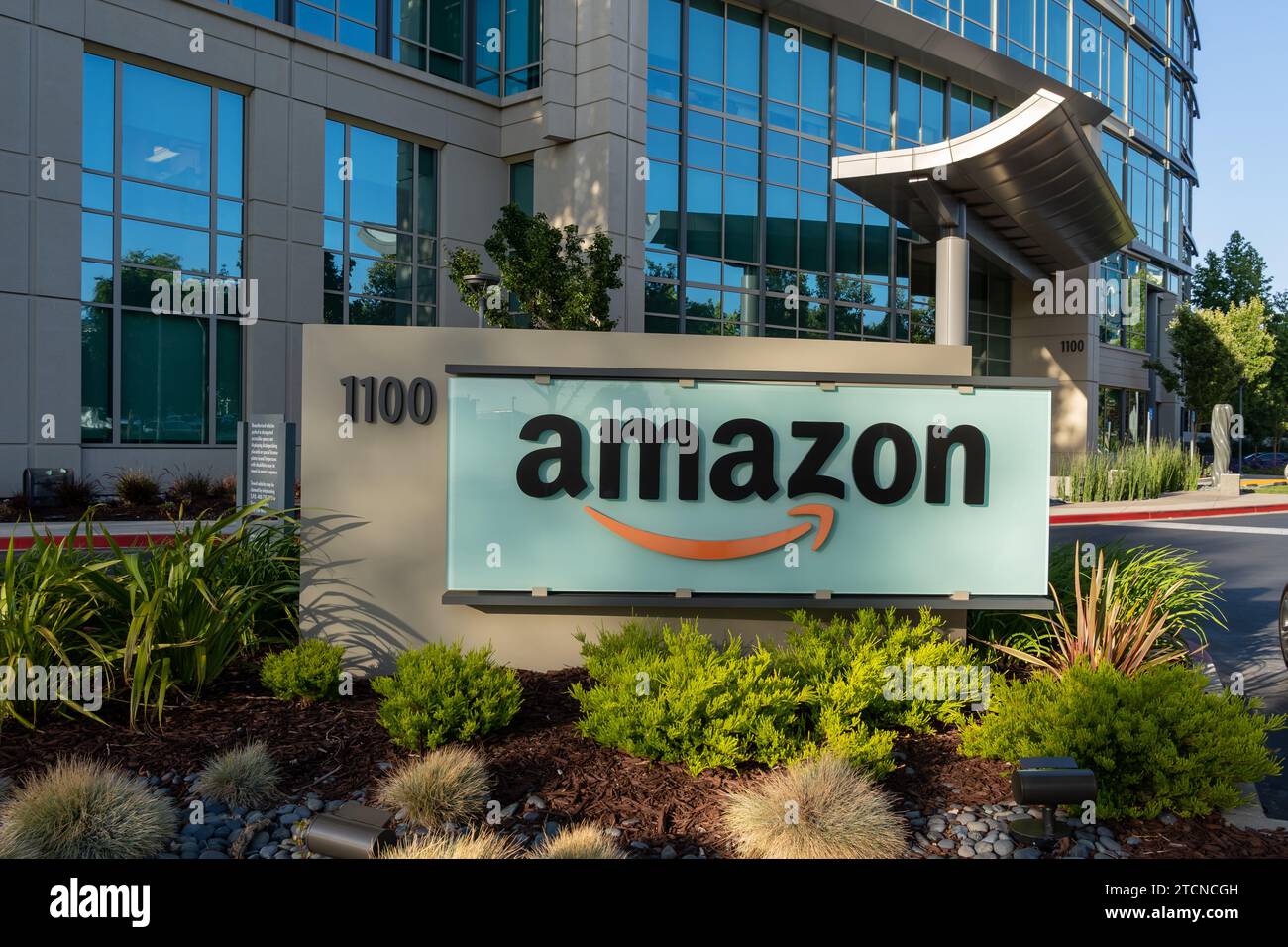 Amazon logo office building hi-res stock photography and images - Alamy