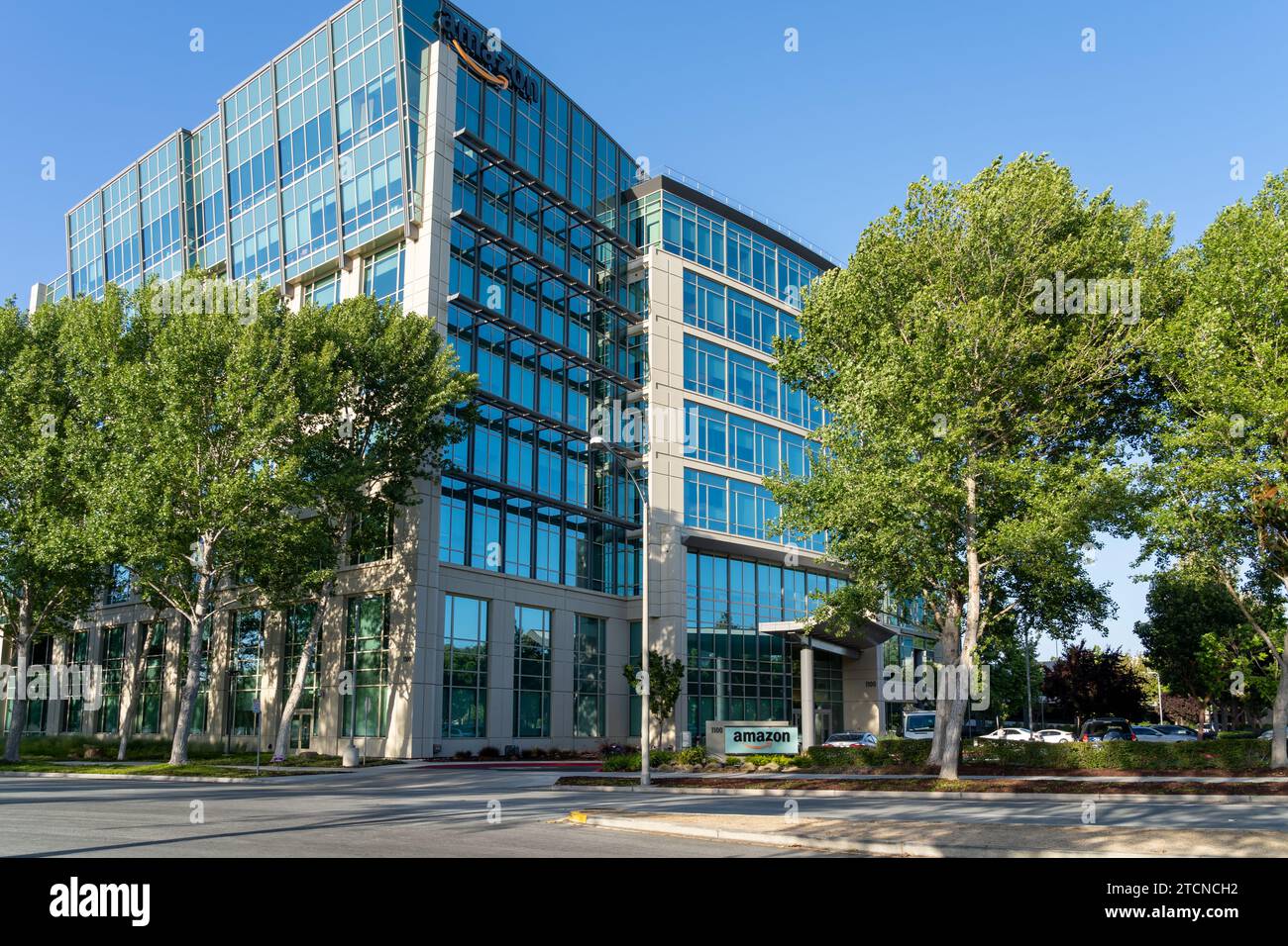 Amazon sign exterior hi-res stock photography and images - Alamy