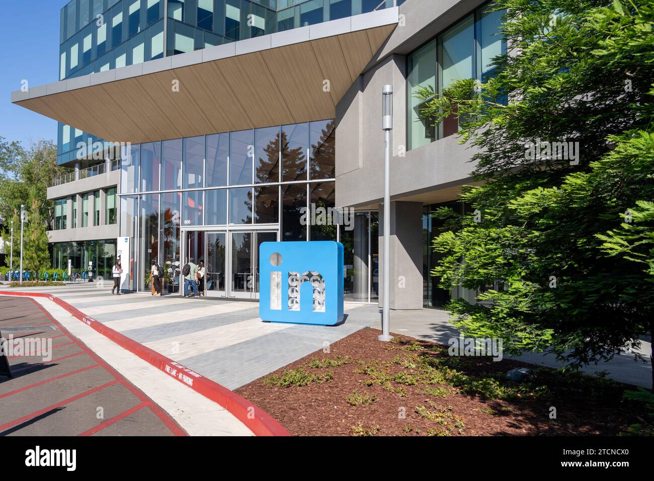 LinkedIn headquarters at South Bay Campus in Mountain View, California ...