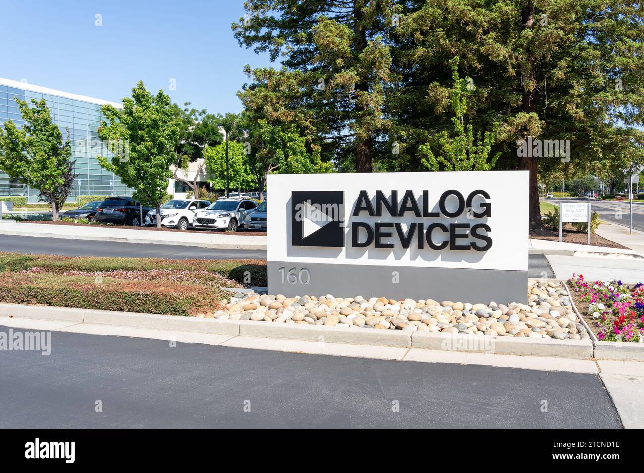 Hi tech devices hi-res stock photography and images - Alamy
