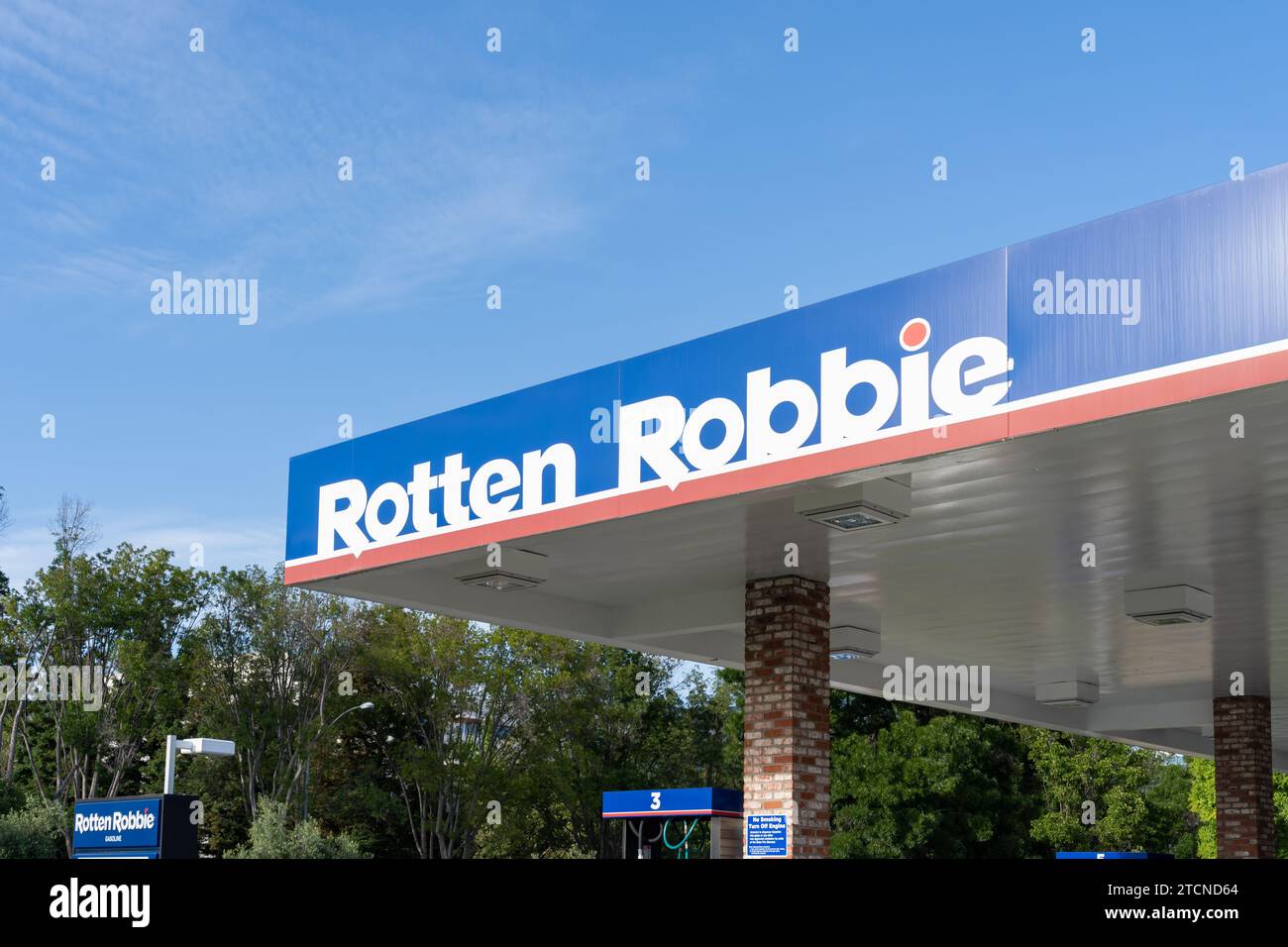 A Rotten Robbie gas station in San Jose, California, USA Stock Photo ...
