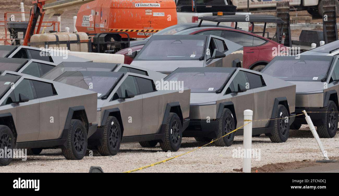 Austin, Texas, USA. 13 December, 2023. New Tesla Cybertrucks are parked ...
