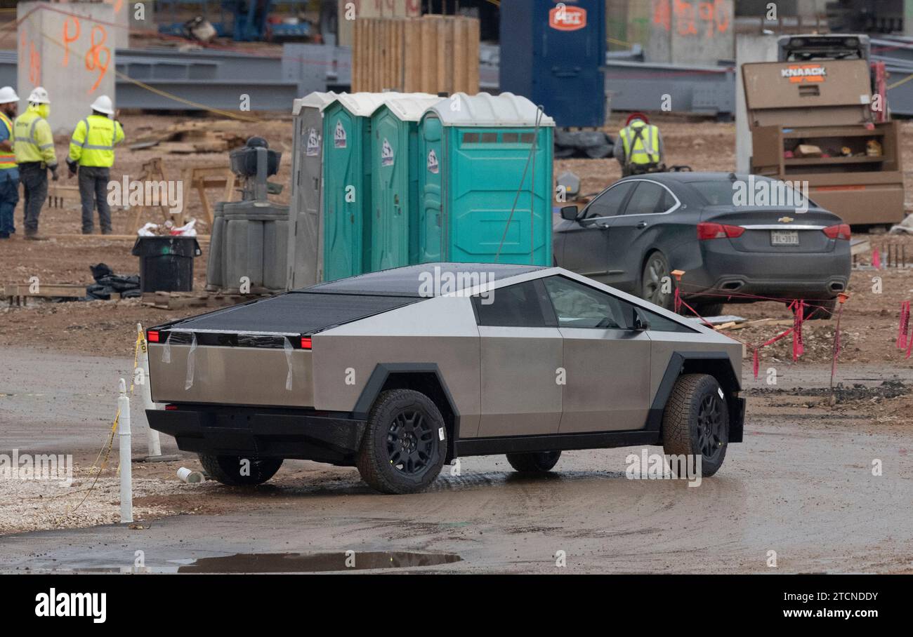 Austin, Texas, USA. 13 December, 2023. New Tesla Cybertrucks are parked ...