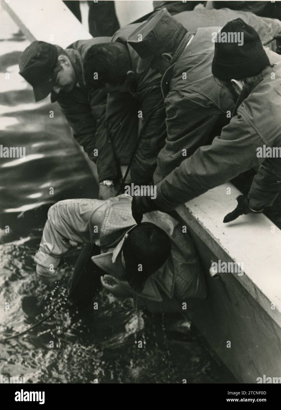 Barcelona, 01/17/1977. Tragic accident in the port of Barcelona. An ...