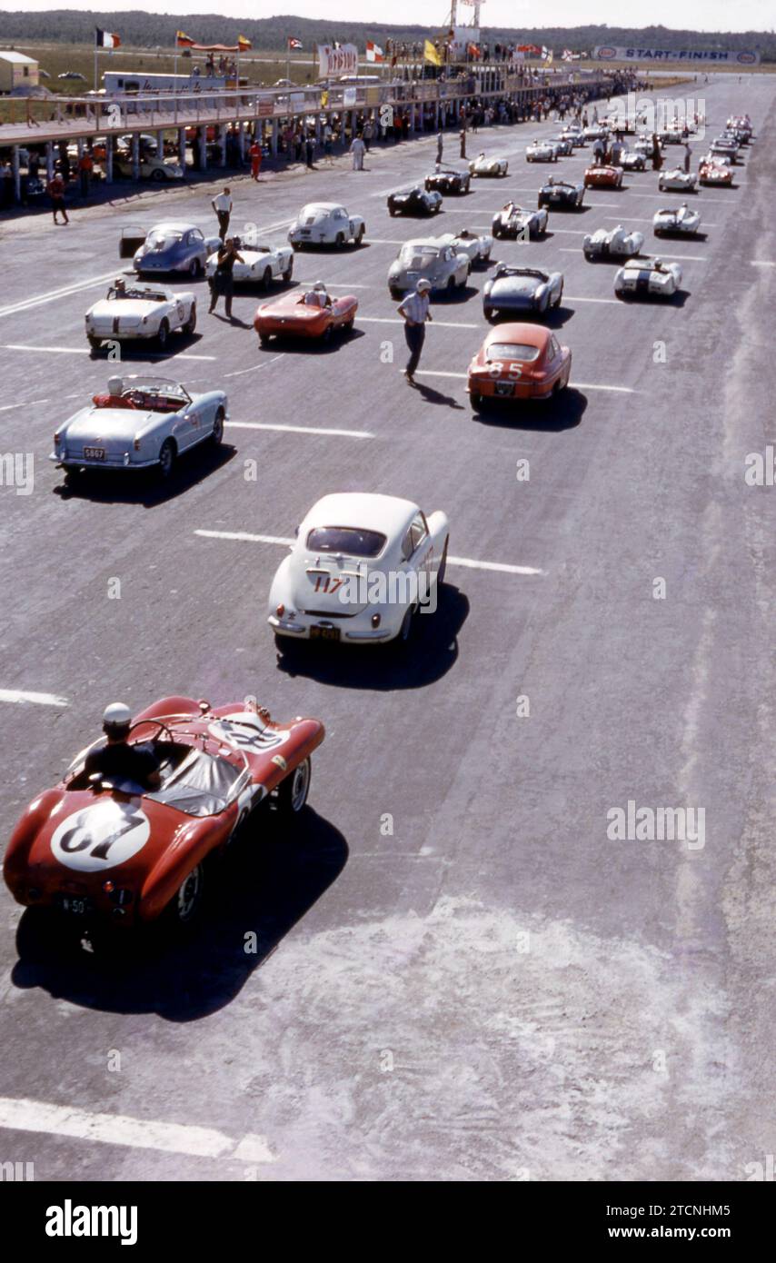 NASSAU, BAHAMAS - DECEMBER 5: Cars line up for the start of the 4th ...