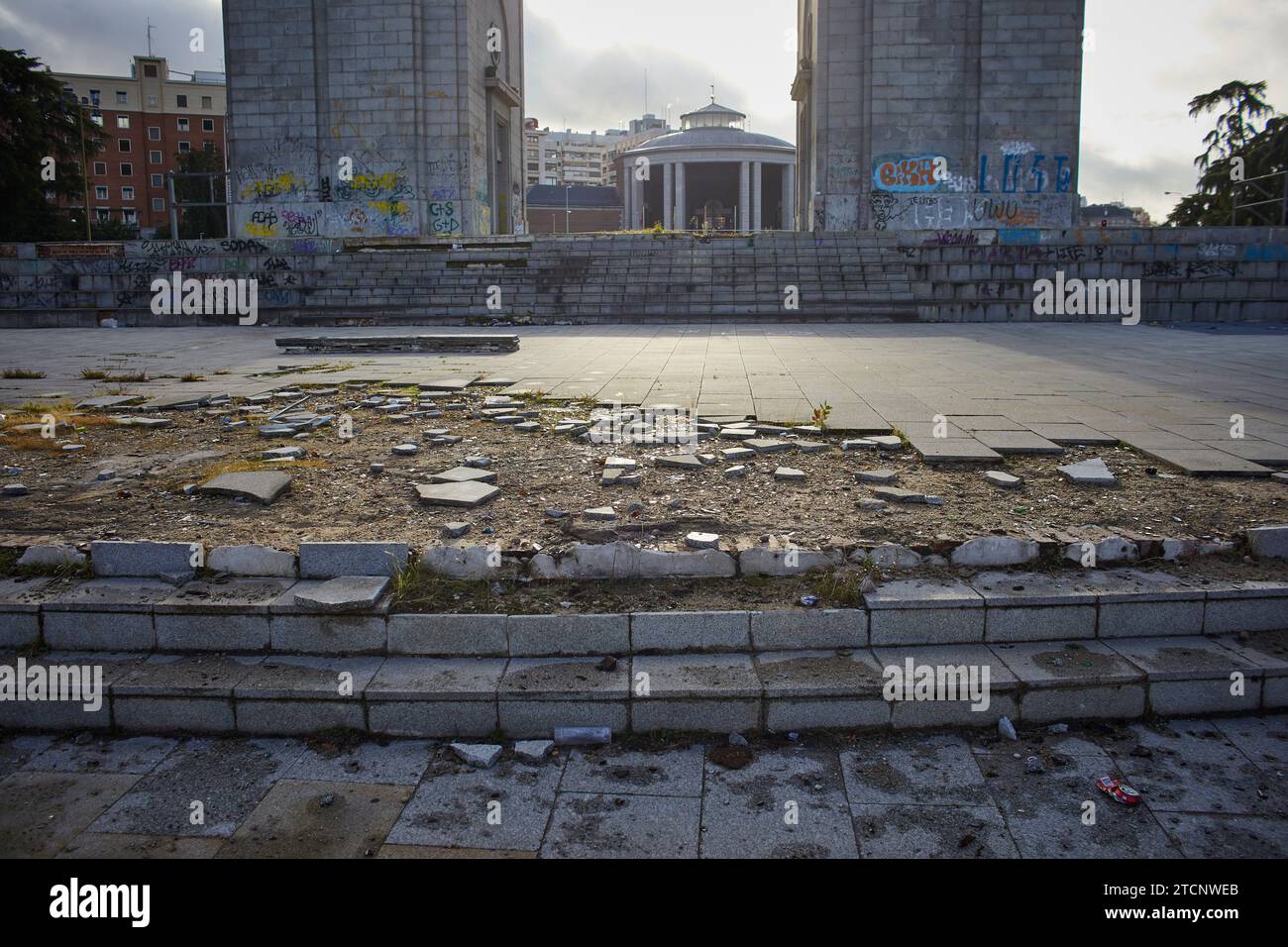 Madrids victory arch hi-res stock photography and images - Alamy