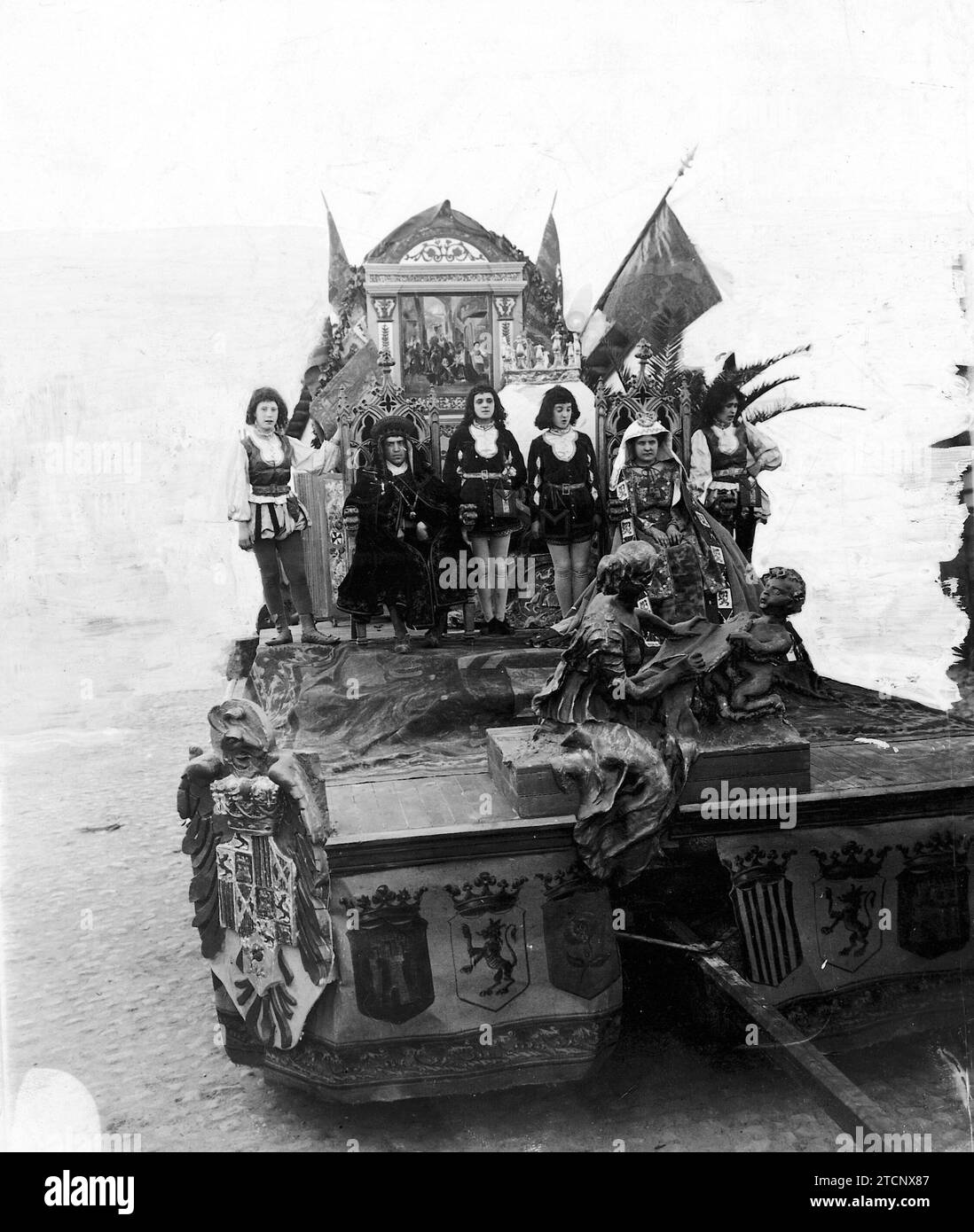 05/31/1910. The Madrid City Council parade. View of the float named ...