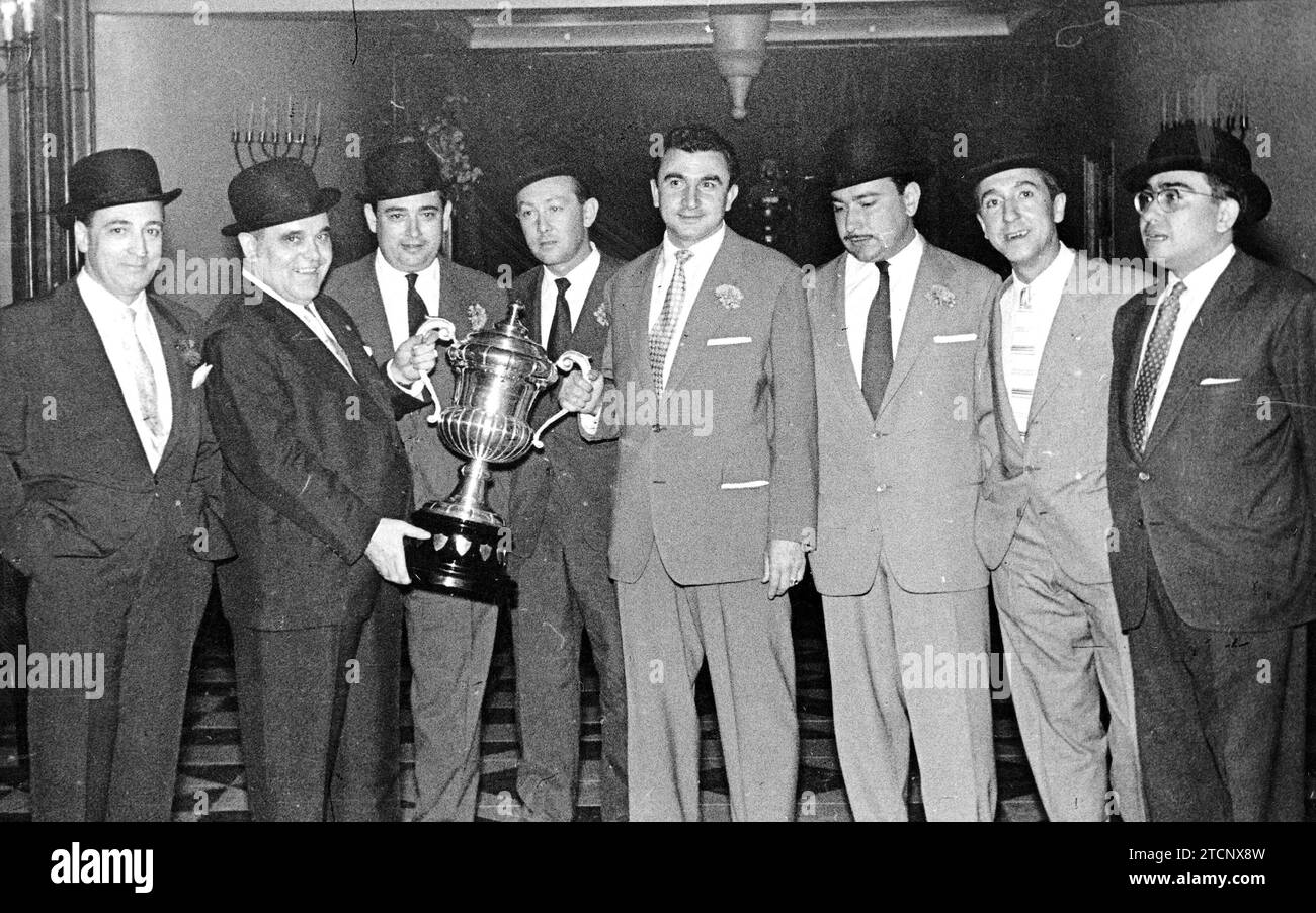 06/01/1957. Deeds - Trophies - trophy given by The "hongo Club" to Real ...