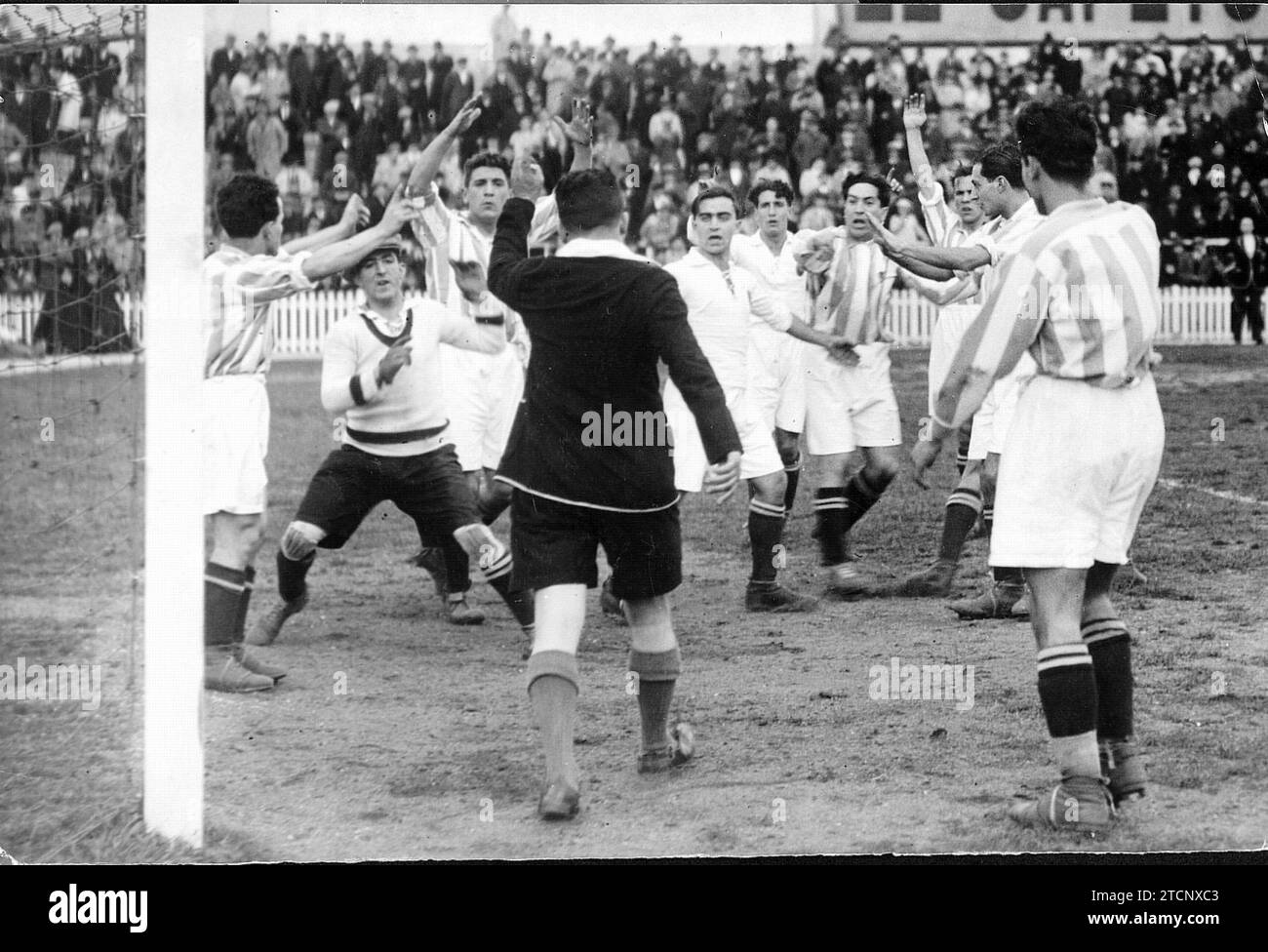 11/22/1931. Protagonists - Players - Plays - the Referee calls a play ...