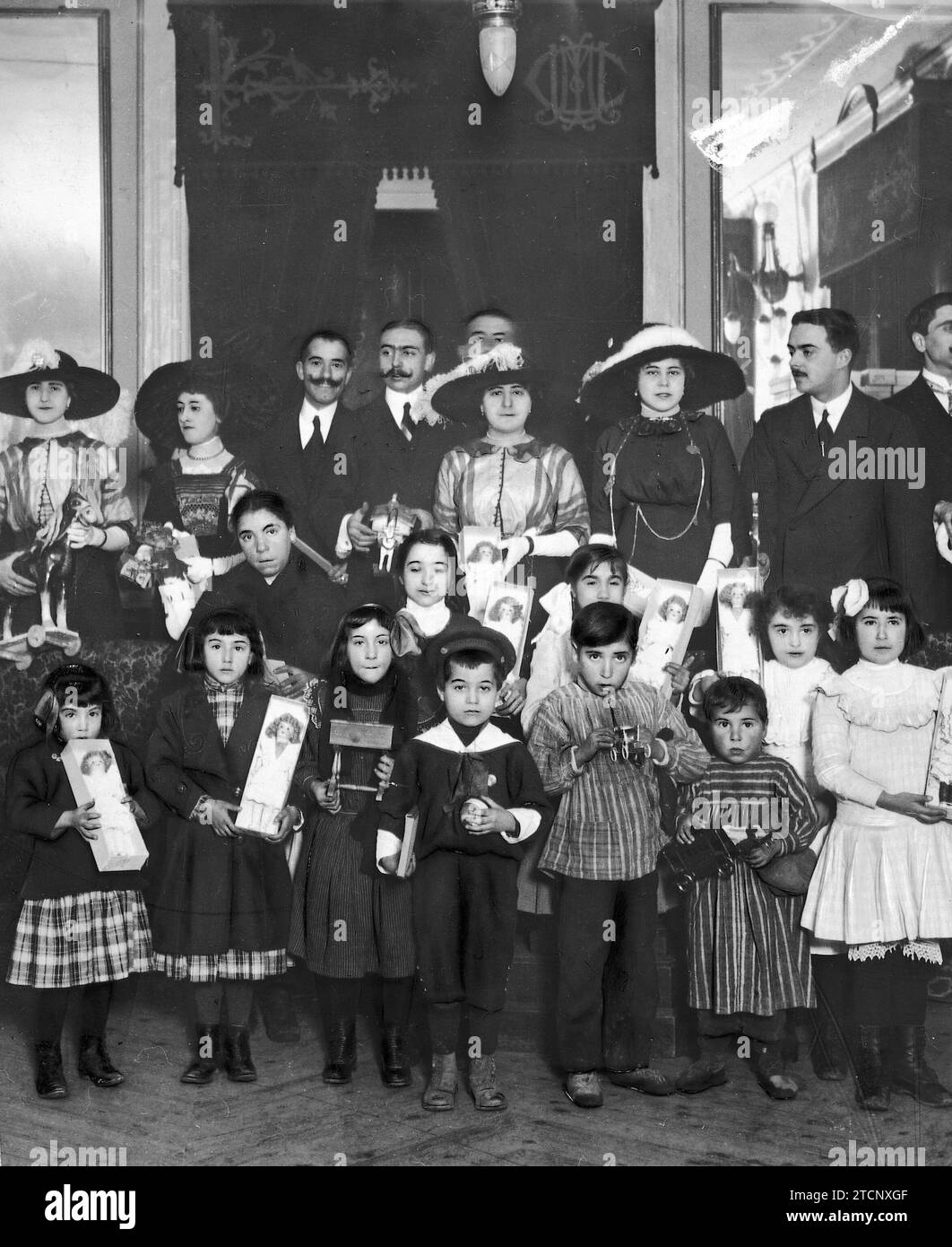 Circle of the mercantile union hi-res stock photography and images - Alamy