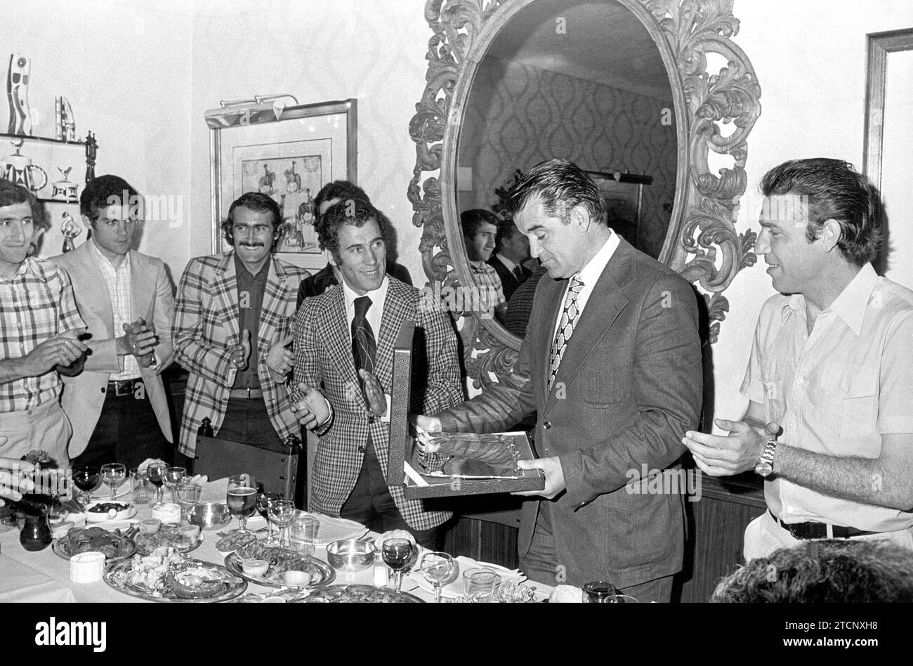06/16/1975. Protagonists - Coaches - Players Honor their coach Miljanic ...