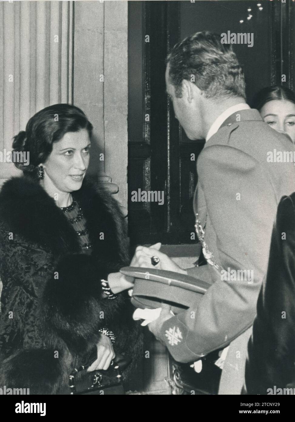 Madrid, 11/22/1975. Don Juan Carlos I gives his condolences to Doña ...