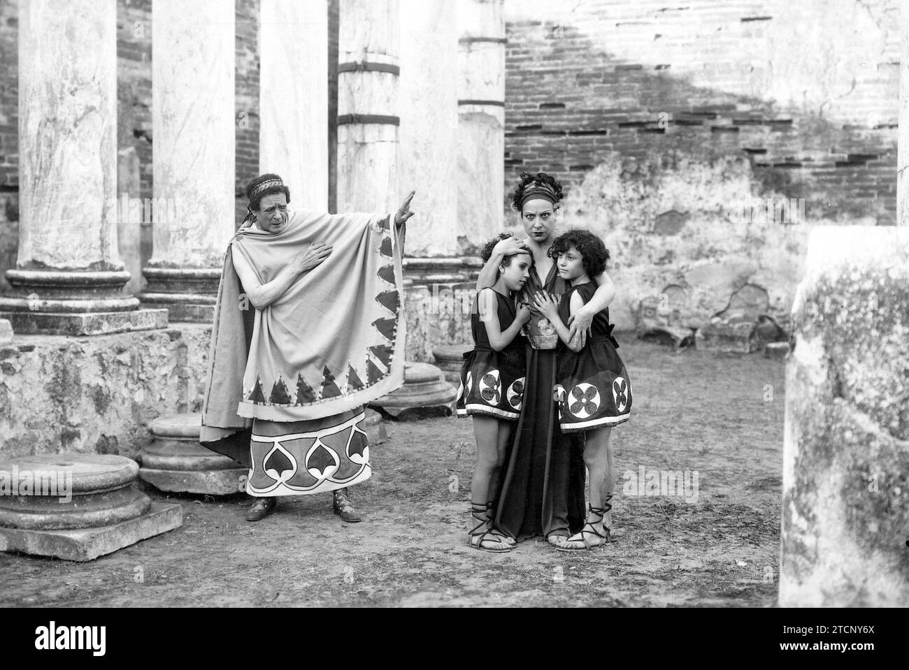 Merida, 06/18/1933. In the Roman Theater. Margarita Xirgú (Medea) and ...