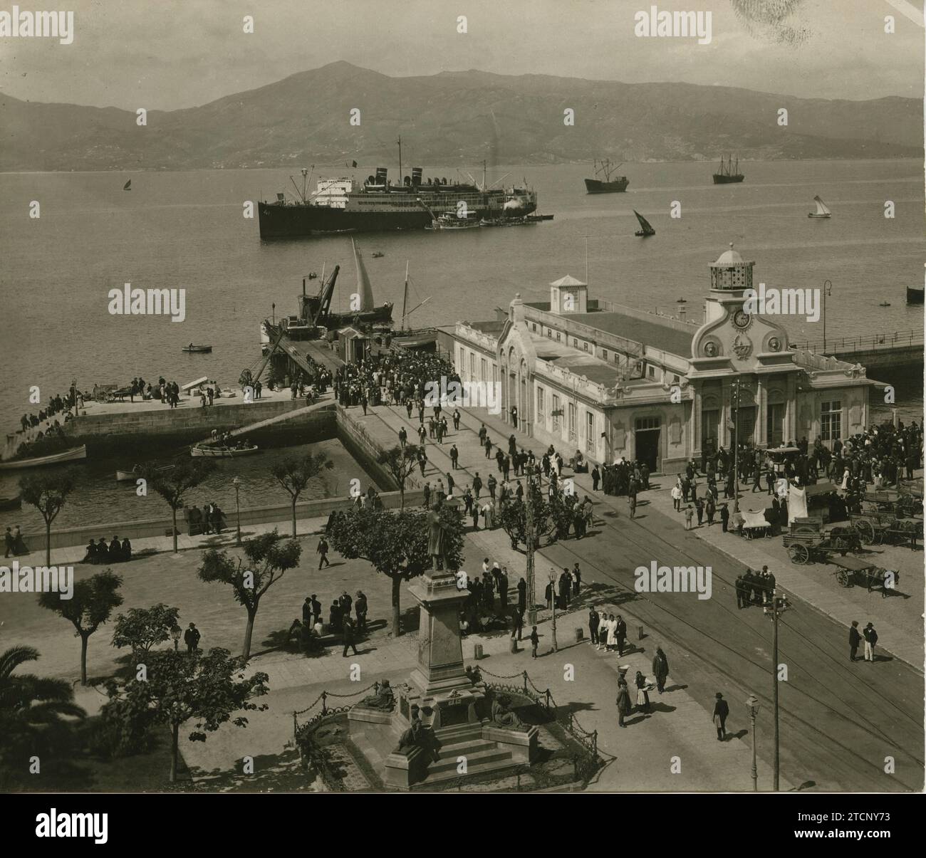 Vigo (Pontevedra), July 1920. New transatlantic line. Appearance of the ...