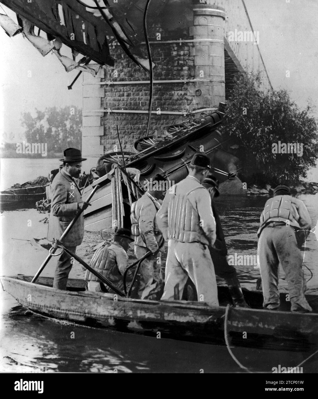 Bridge collapse Black and White Stock Photos & Images - Alamy