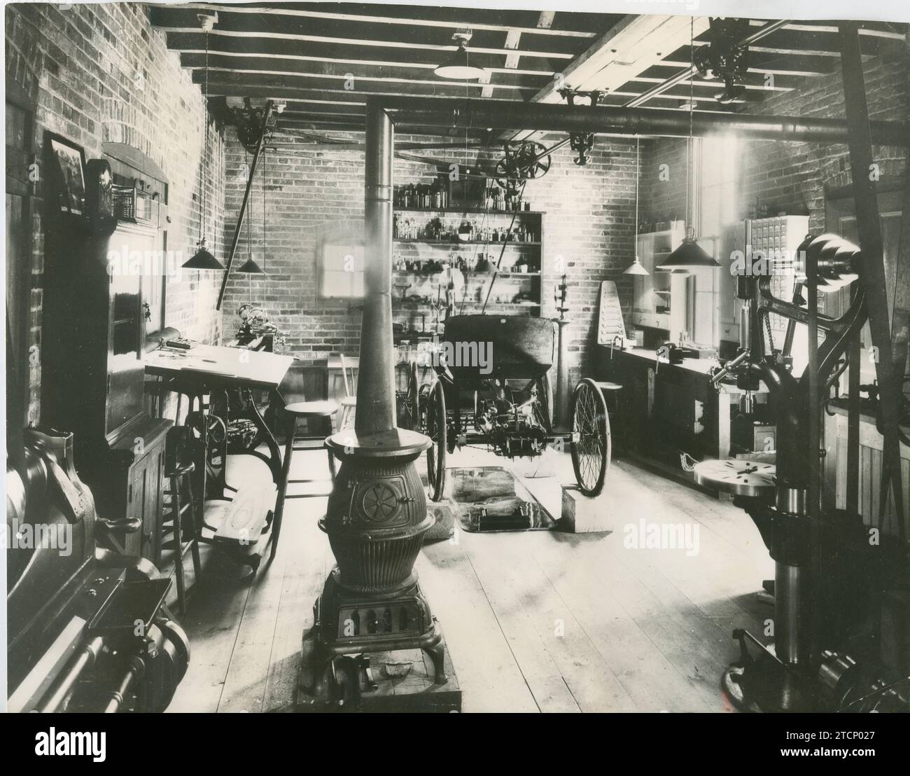 Detroit (United States), 1910. Workshop where Henry Ford created his ...
