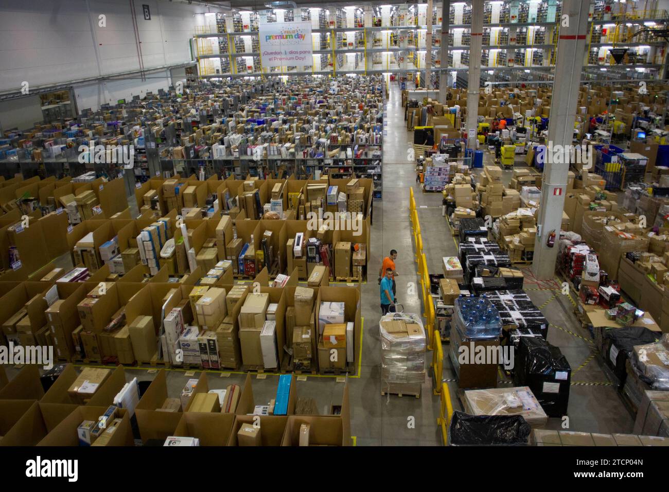 Amazon logistics center in hi-res stock photography and images - Alamy