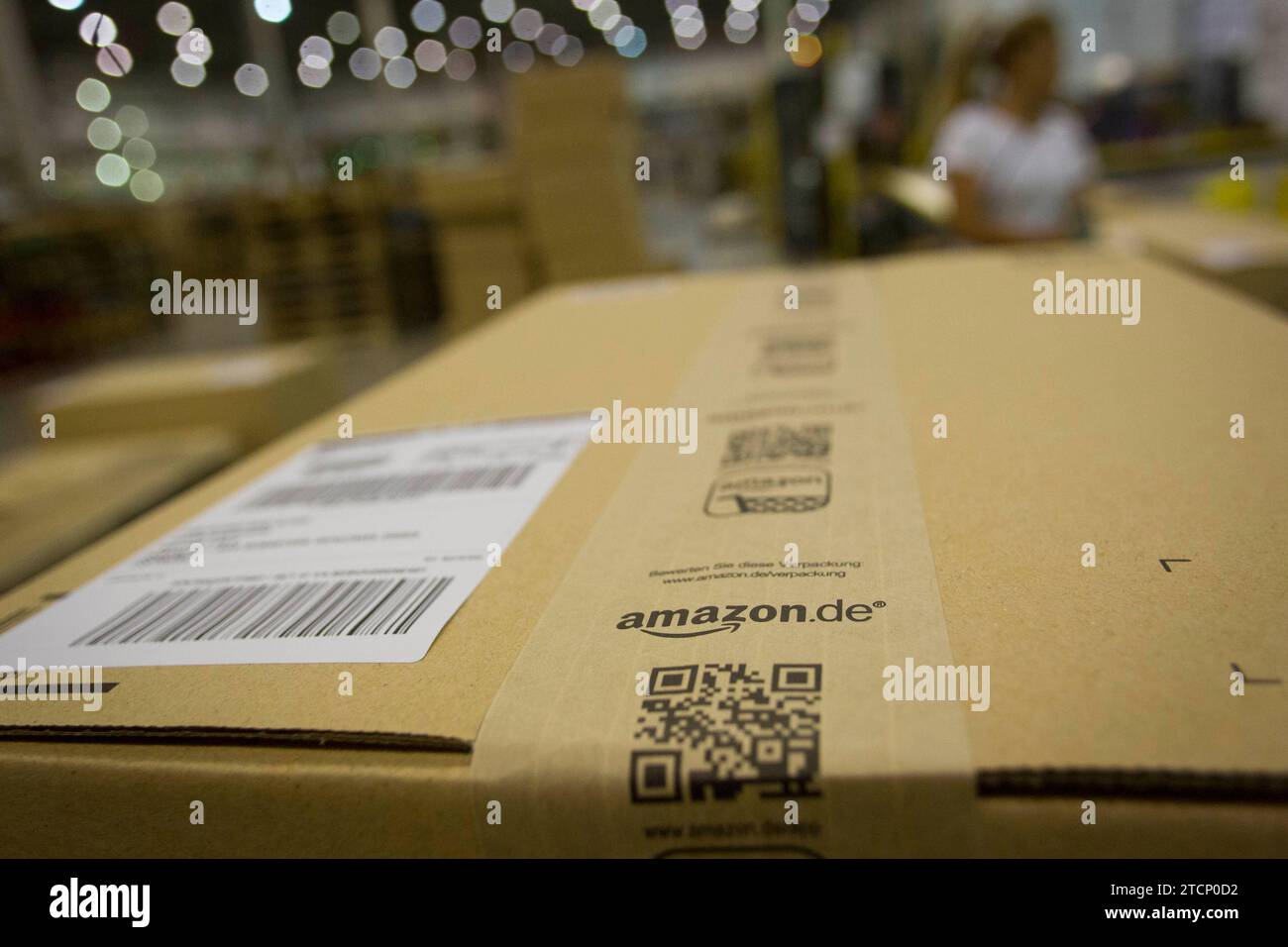 Amazon logistics center hi-res stock photography and images - Alamy