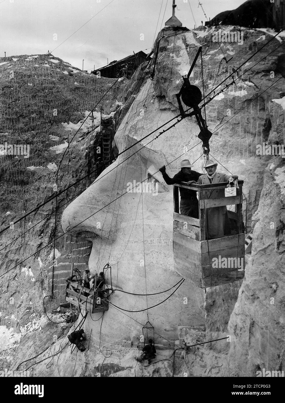 Mount rushmore construction hi-res stock photography and images - Alamy