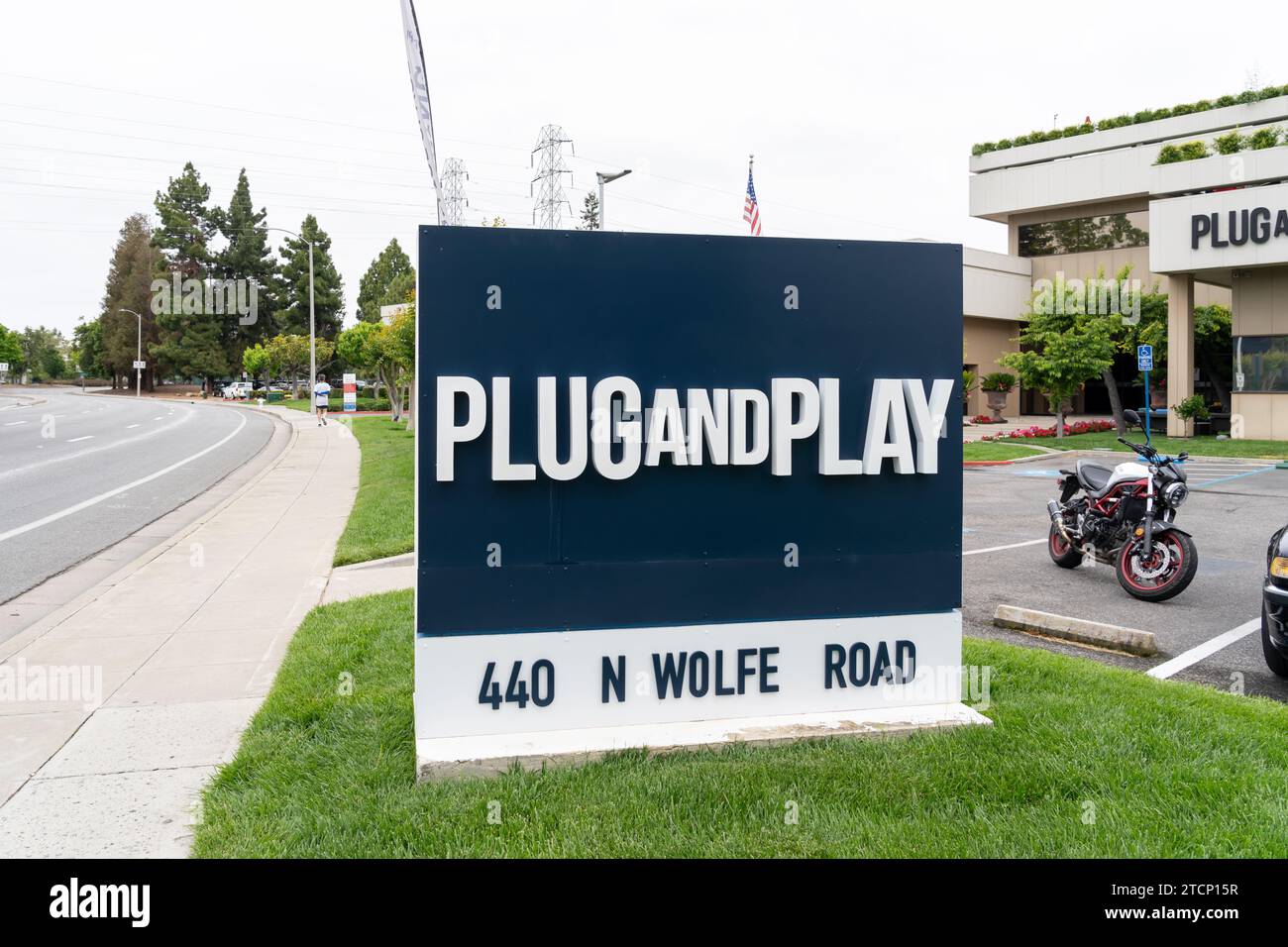 Plug And Play Tech Center Logo Istanbul EXPO Day Mobility & IoT