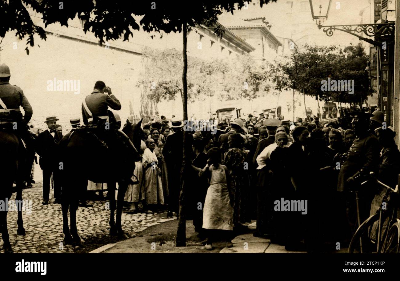 Madrid, July 1924. In the Tobacco Factory. Appearance of the ...