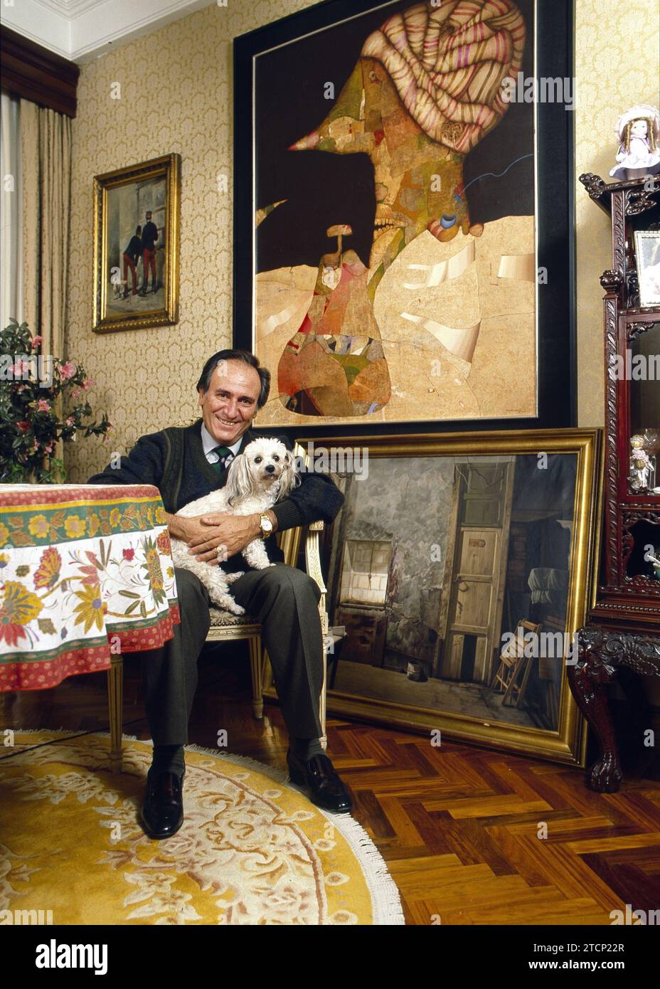 12/31/1989. Manolo Escobar in his house with some of his paintings, one ...