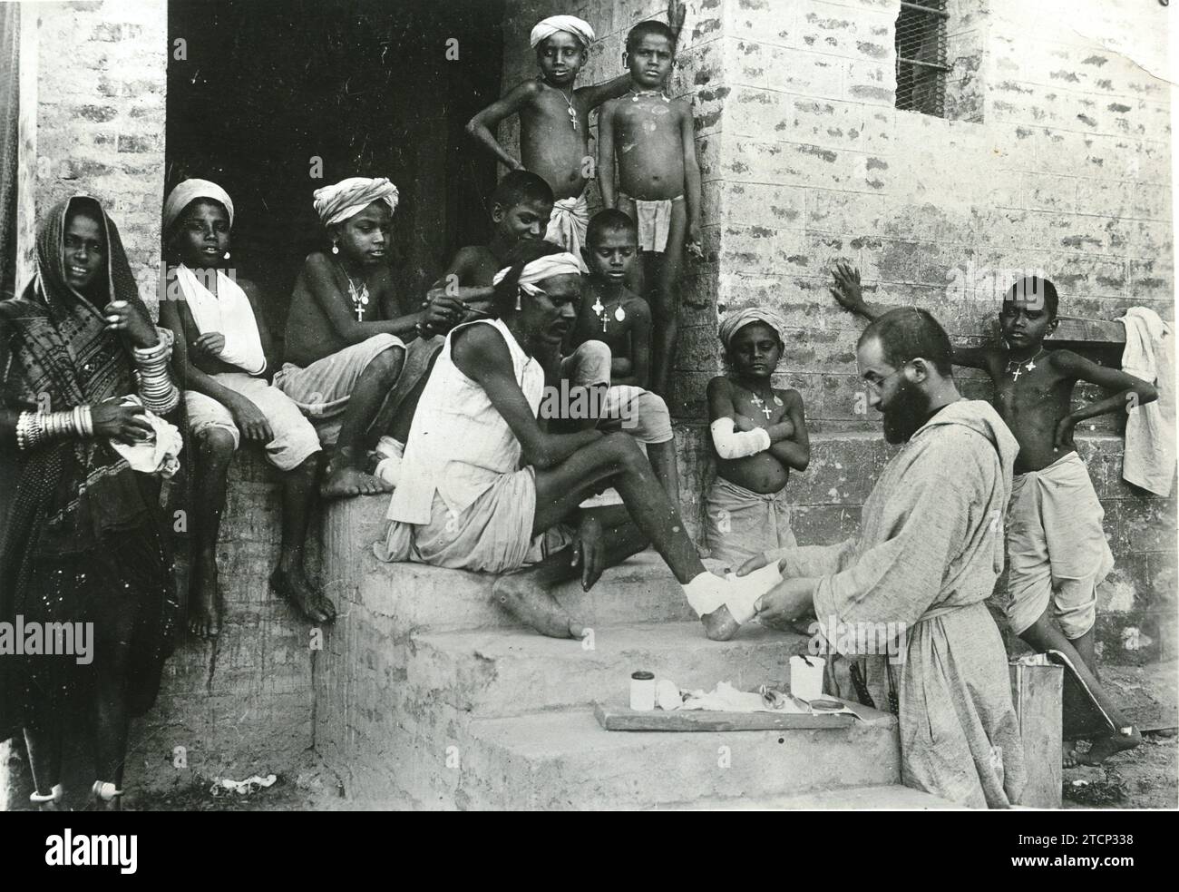 Ajmer (India), 12/5/1931. A French Capuchin missionary cures a sick ...