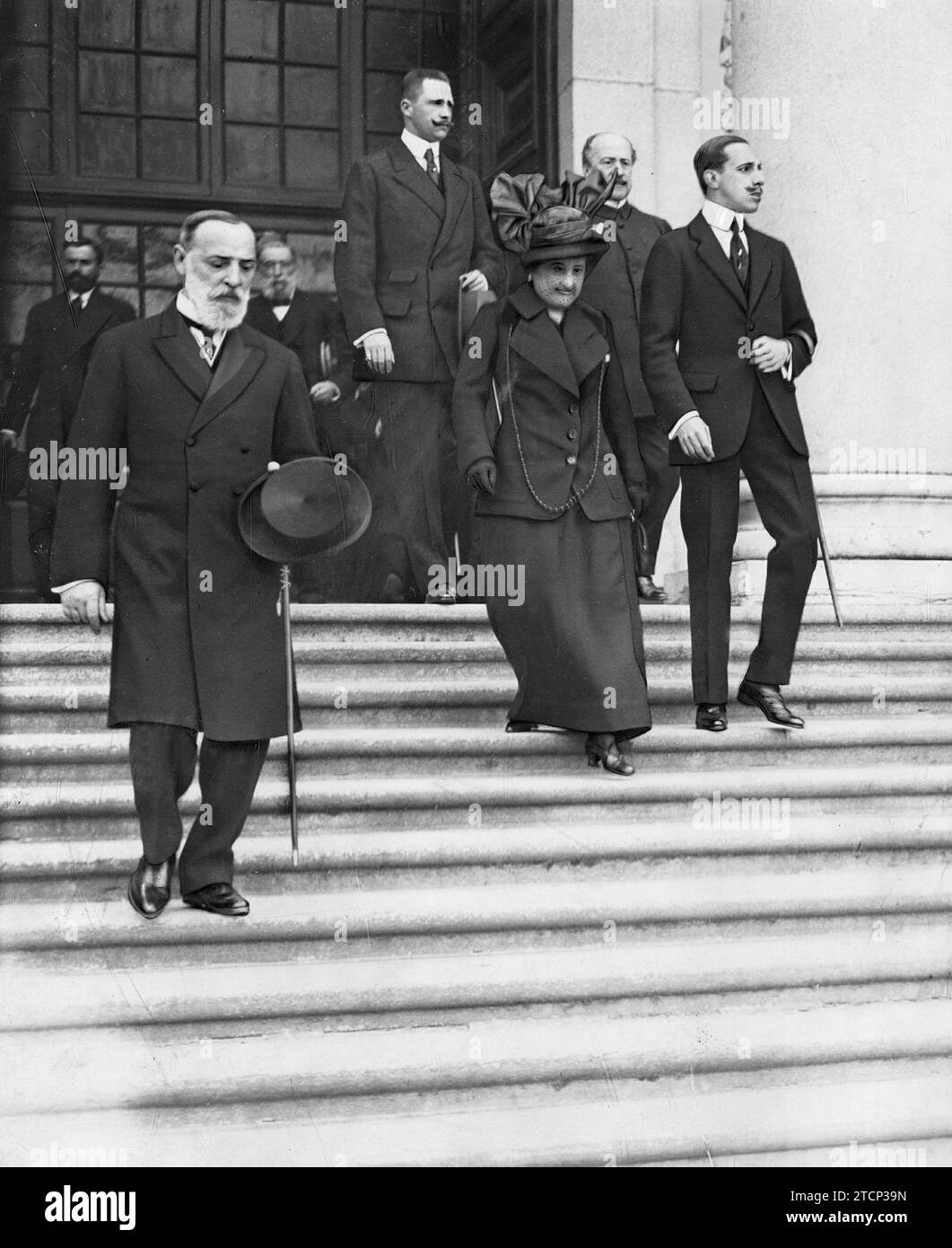 03/28/1914. Regia Visit To a museum in Madrid: HM the King with the ...