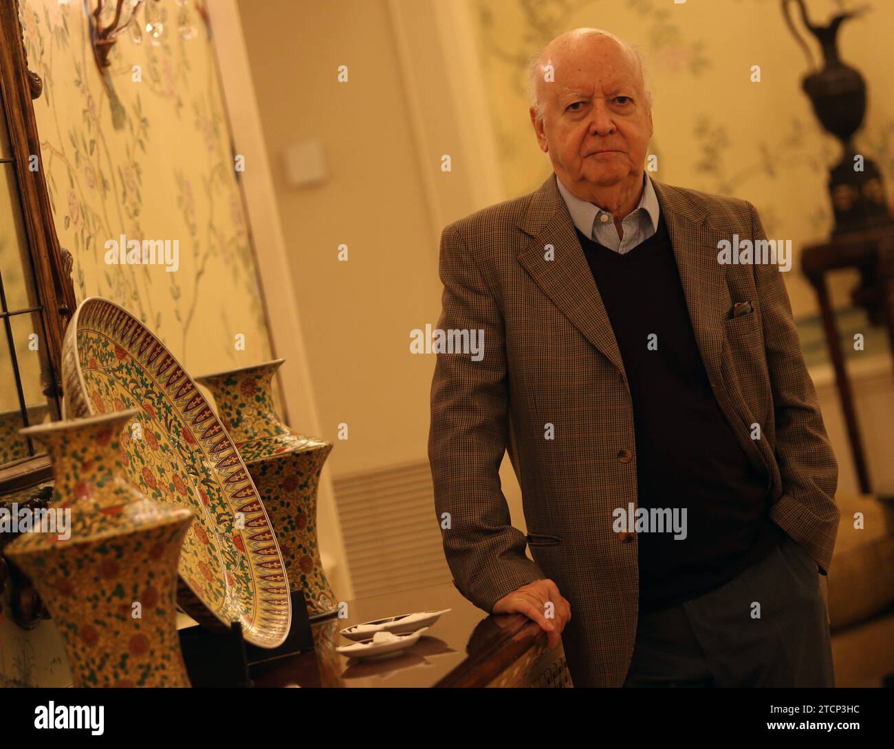 madrid, 30-9-2013.-interview with writer jorge edwards.-photo ernesto ...