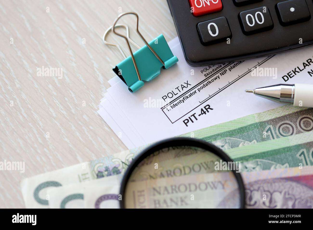 Annual declaration of income tax advances, PIT-4R form on accountant ...