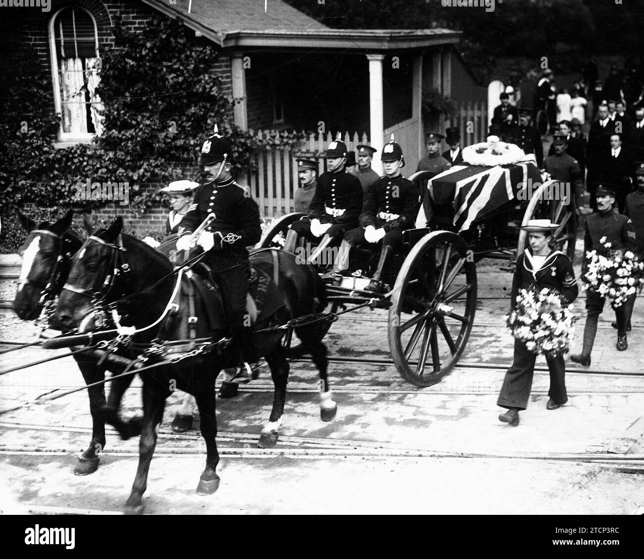 07/31/1913. Burial of a famous aviator in England. Arrival at the ...