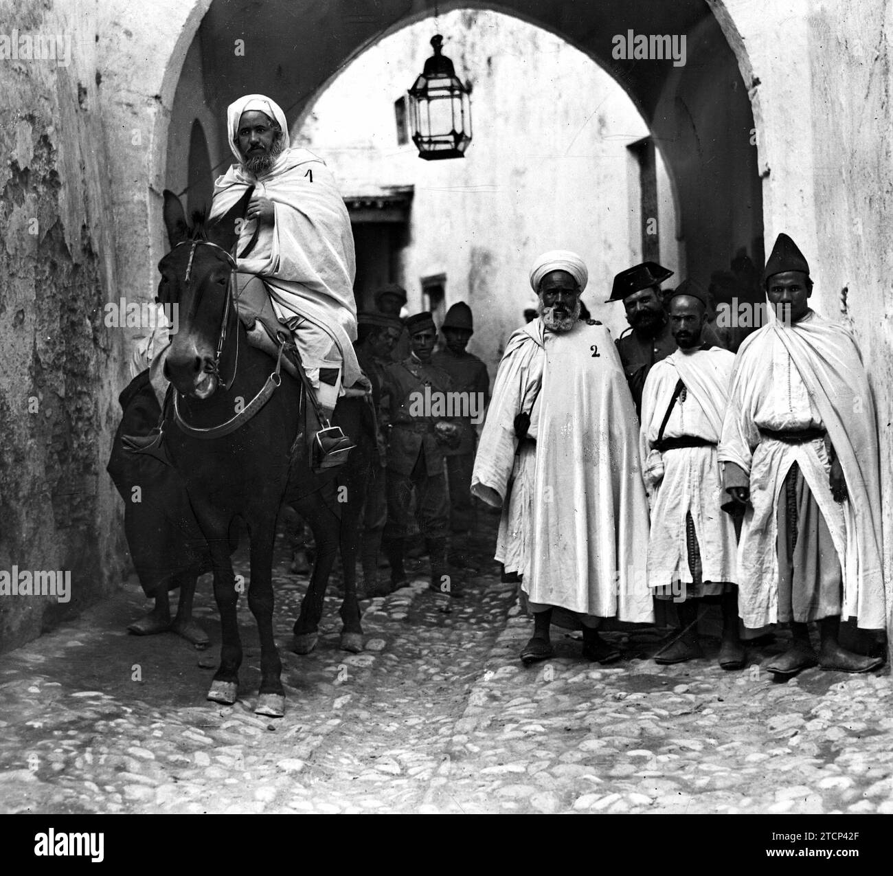 Horseback 1 assistant hi-res stock photography and images - Alamy