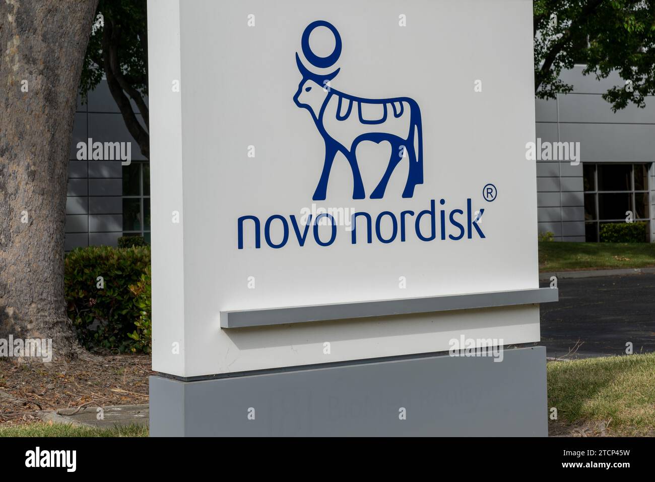 Novo logo hi-res stock photography and images - Alamy