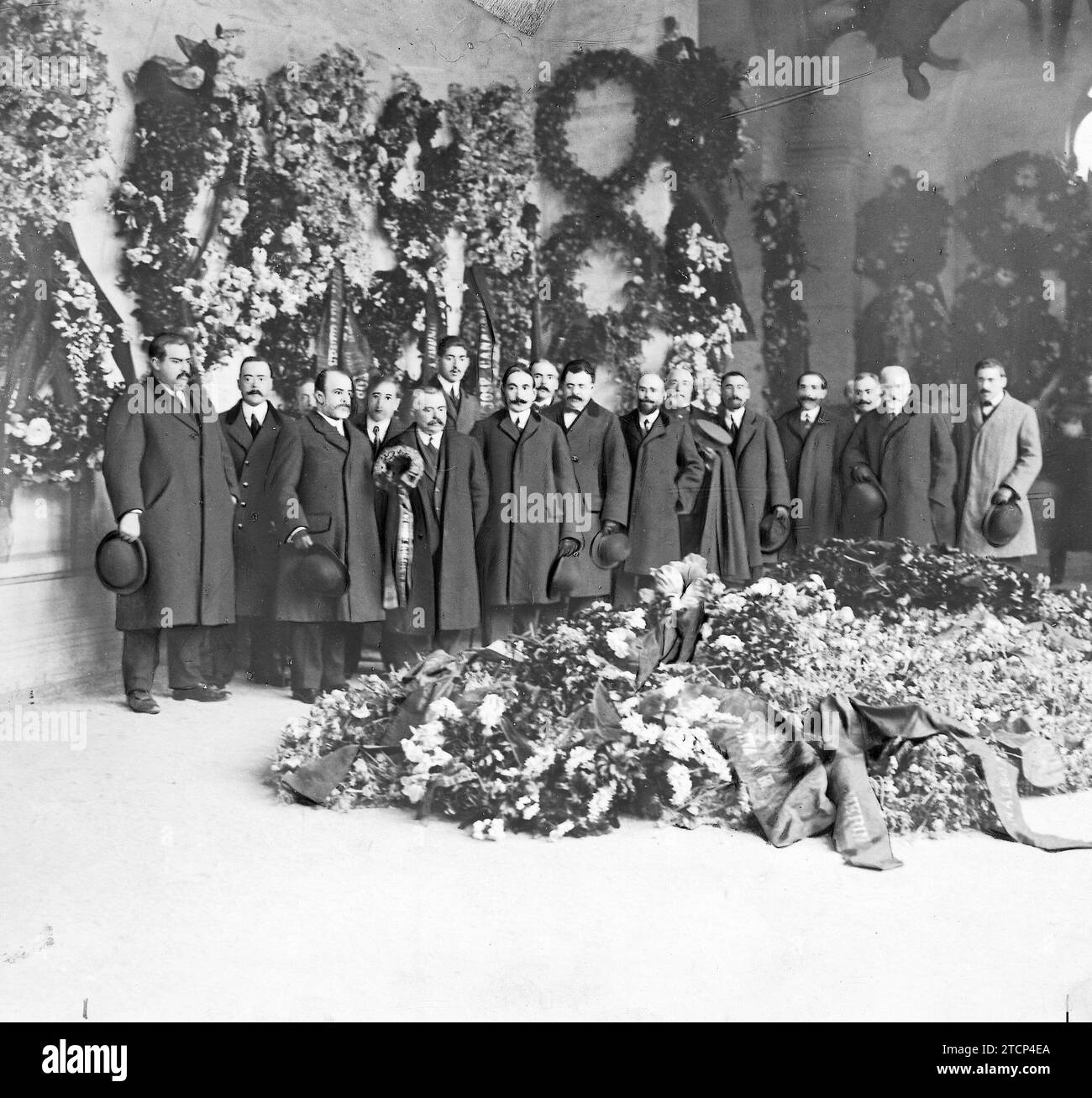 12/11/1912. Before the tomb of Canalejas. The Hispanic-American culture ...