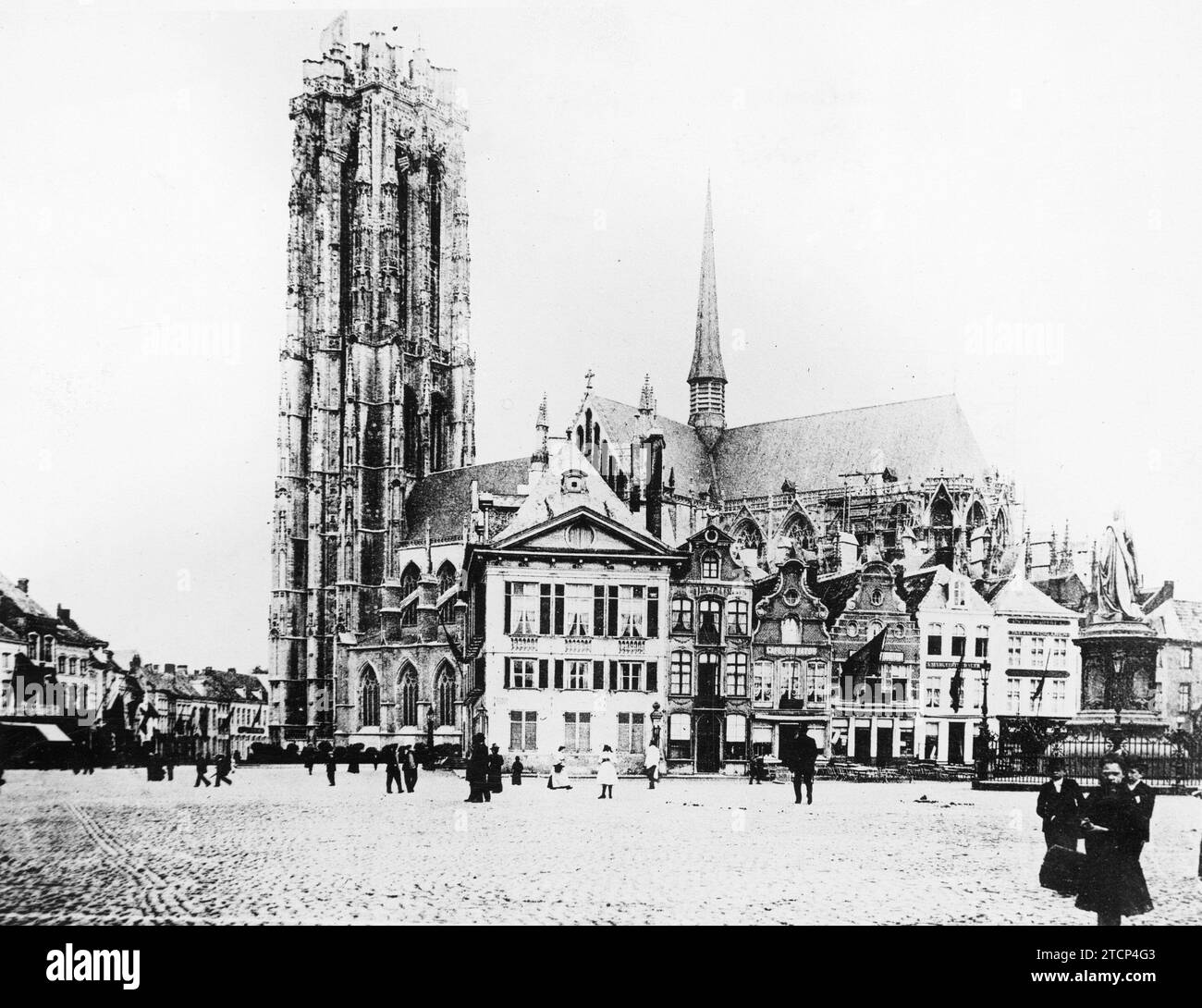09/30/1914. A magnificent destroyed building. Mechelen Cathedral, which ...