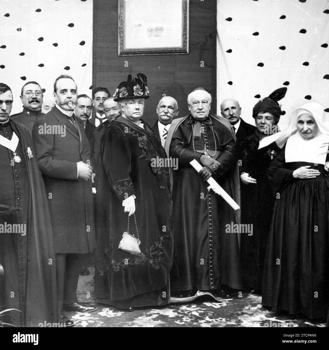 10/29/1915. In the Santa Isabel asylum, in Leganés. HRH the Infanta ...
