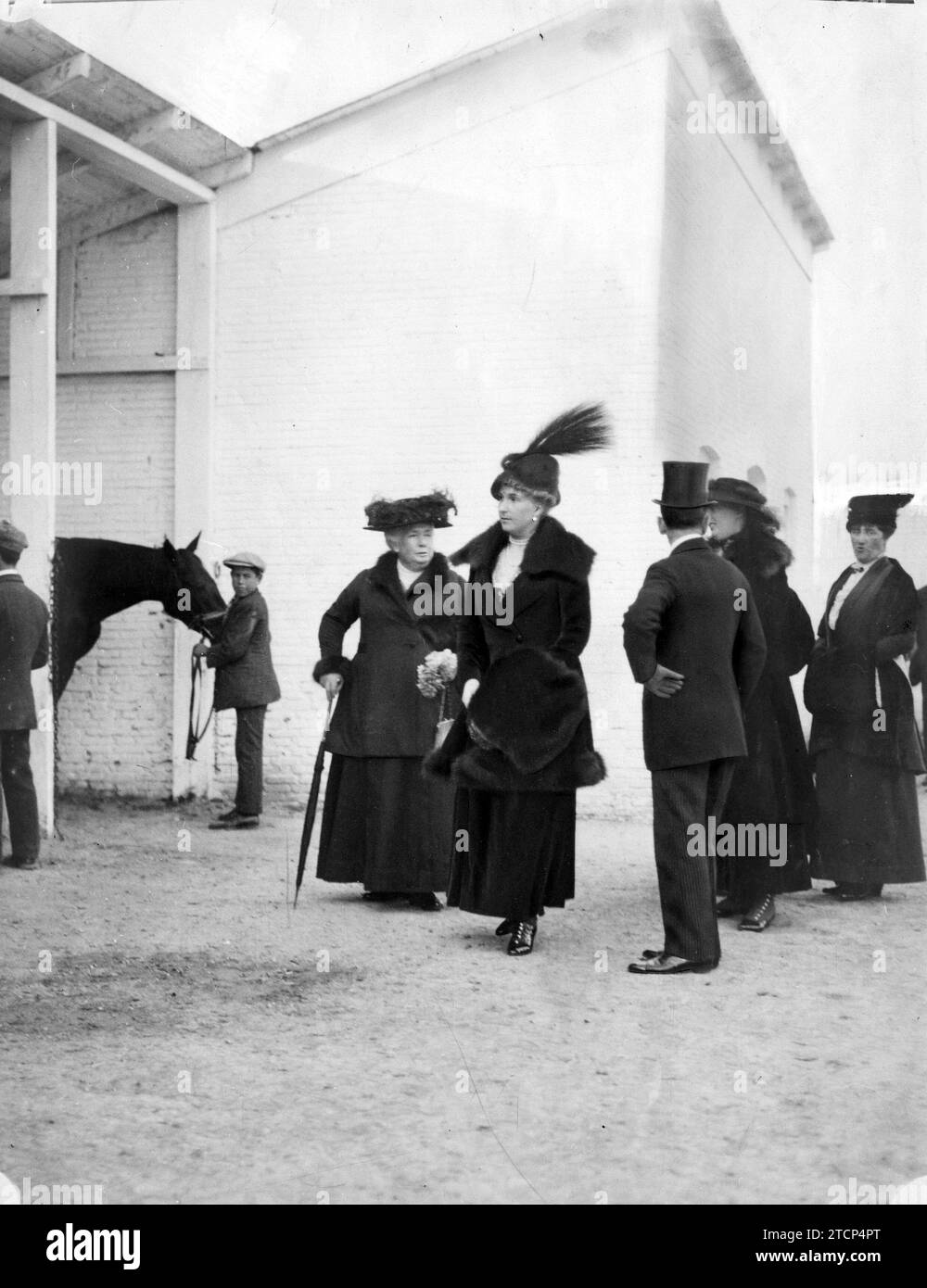11/14/1915. At the Castellana racecourse. Her Majesty the Queen, with ...