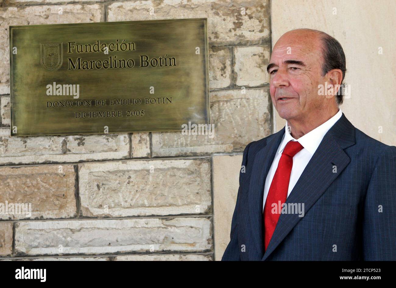 06-14-2006 Santander Emilio Botin Gives a Pernsa wheel in Sucasa de ...