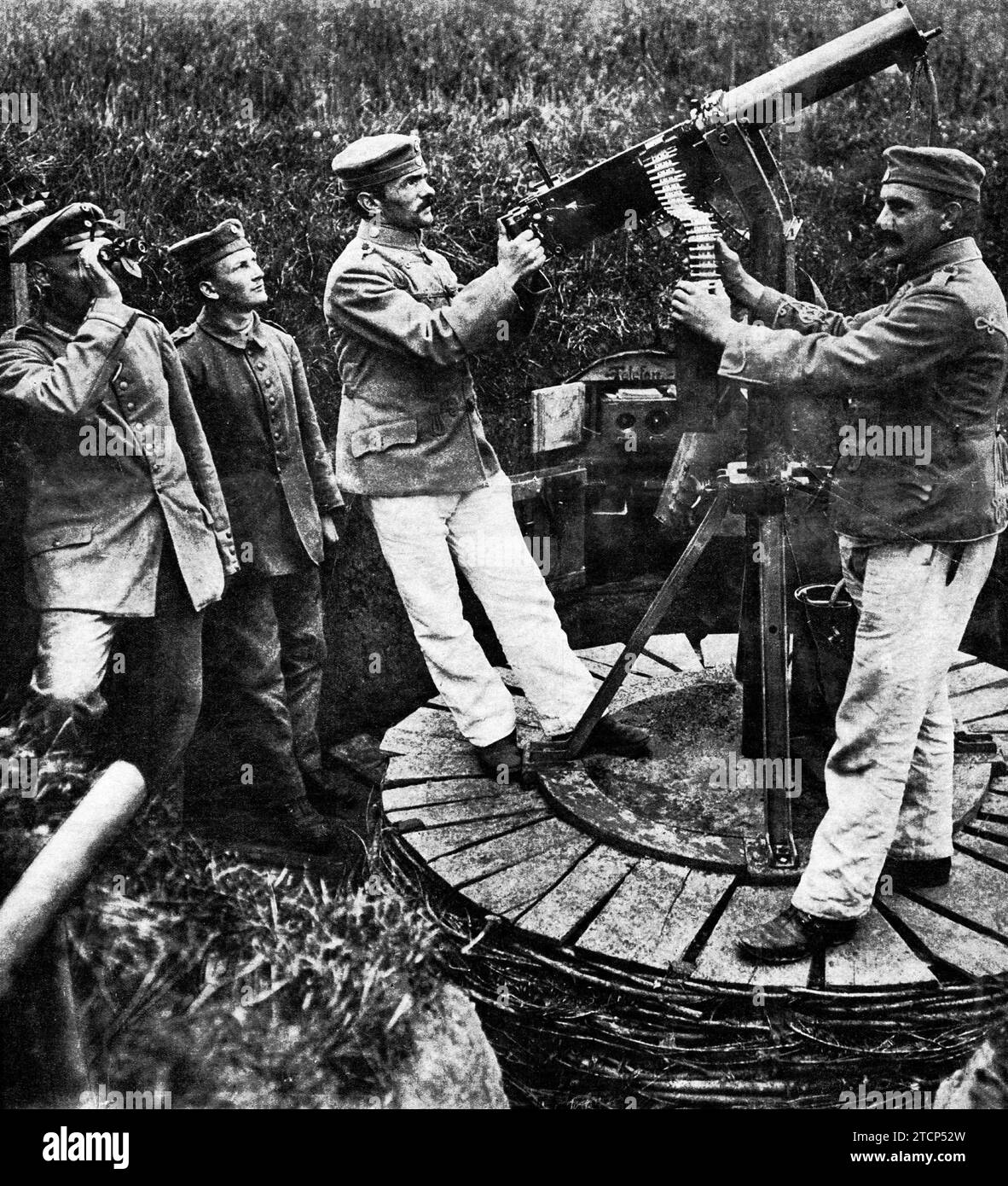 Machine gun airplanes hi-res stock photography and images - Alamy