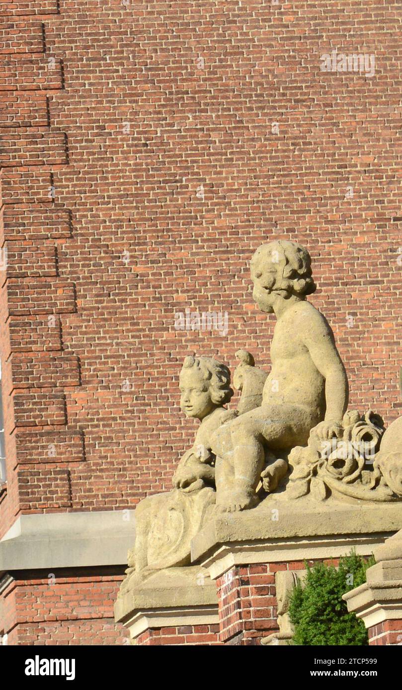 Sculpture on the gate of the Lægeforeningen Domus Medica on ...