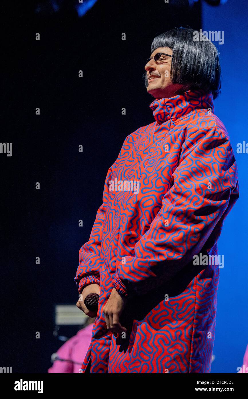 Oliver tree sing hi-res stock photography and images - Alamy
