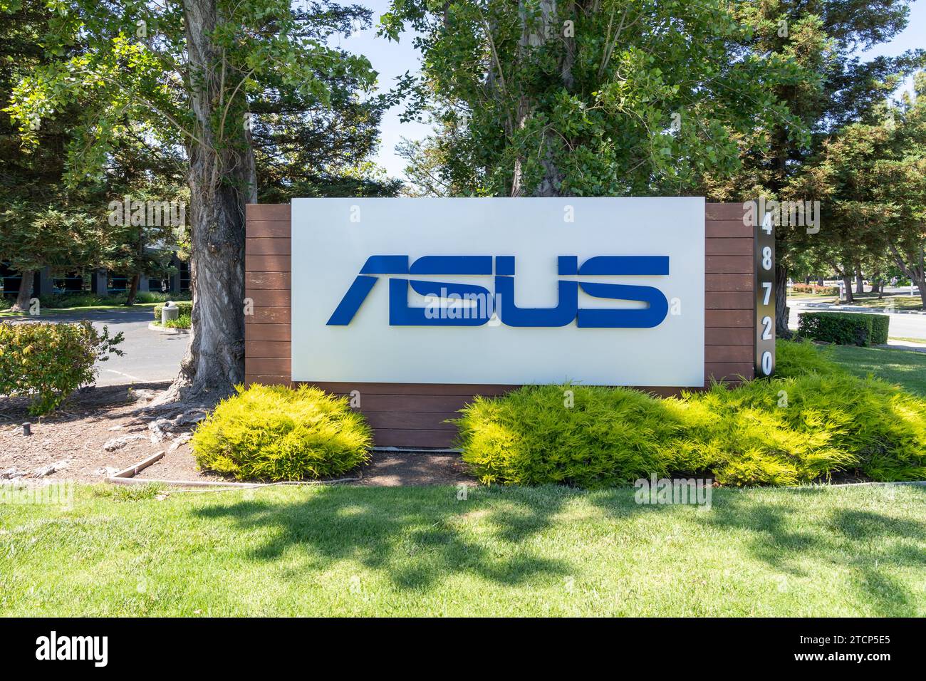 Asus logo hi-res stock photography and images - Alamy
