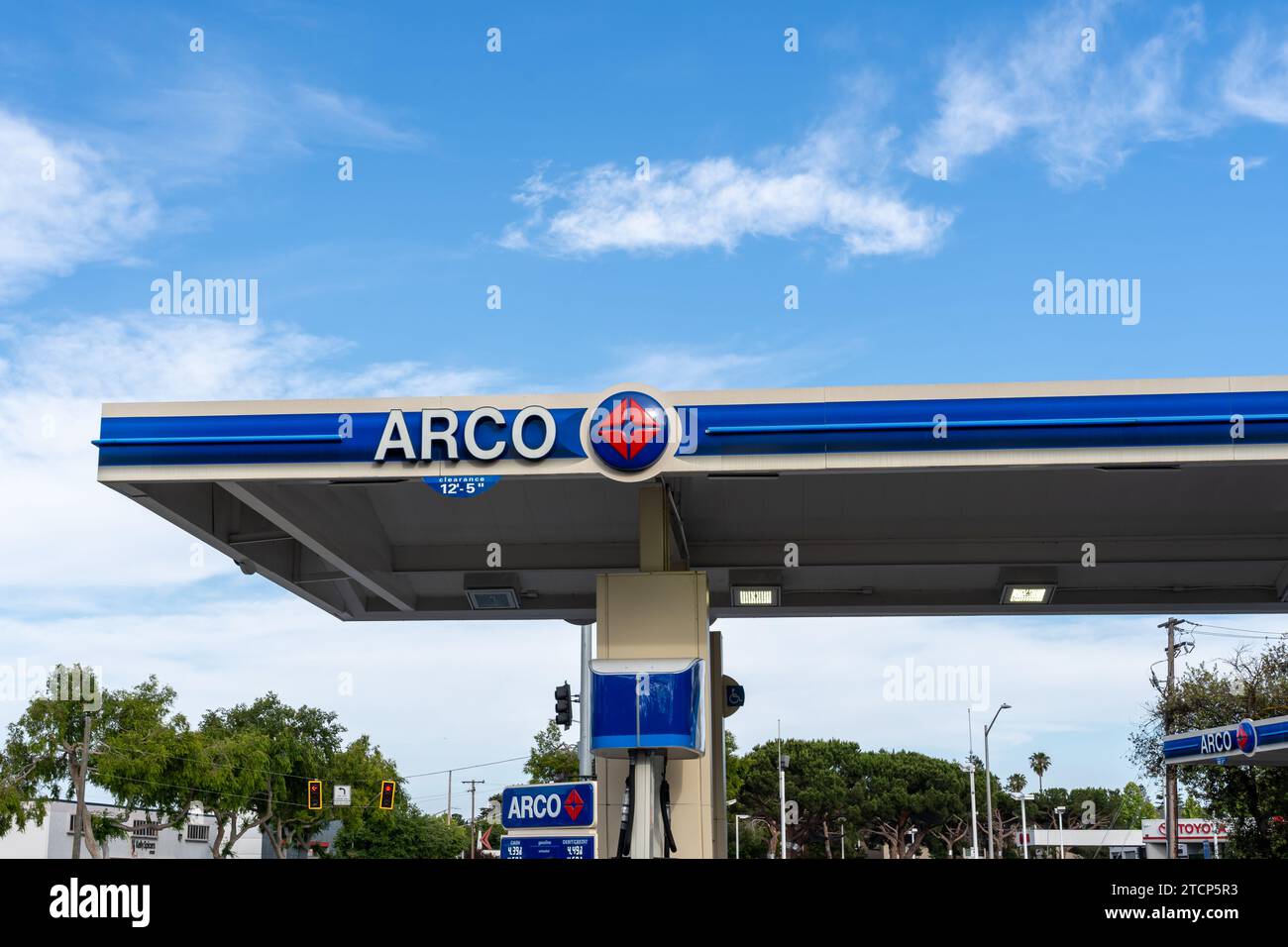 An Arco gas station in Mountain View, CA, USA Stock Photo - Alamy