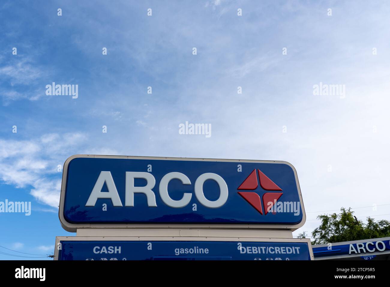 Arco Gas Logo EagleEmblems P00743 Pin Car,Gas,Arco,Logo (1'')