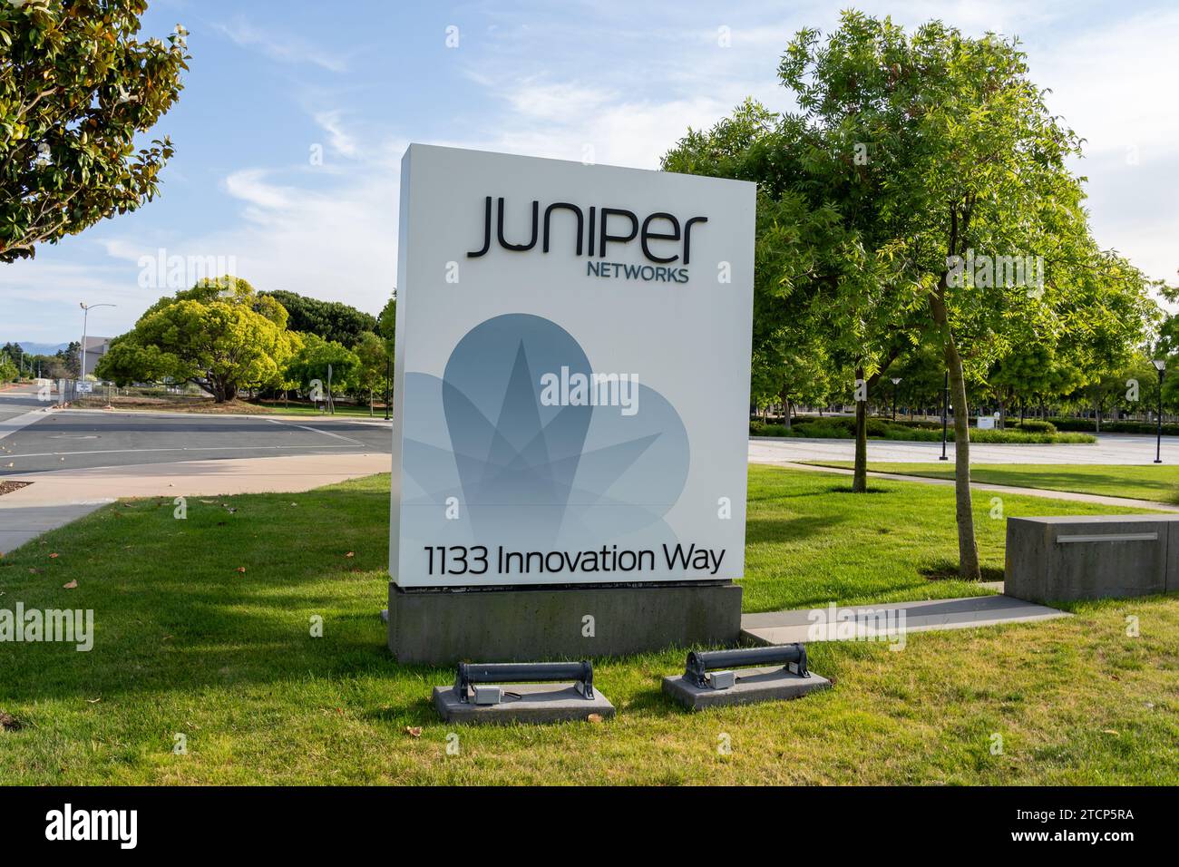 Juniper Networks ground sign at the headquarters in Sunnyvale, California, USA Stock Photo - Alamy