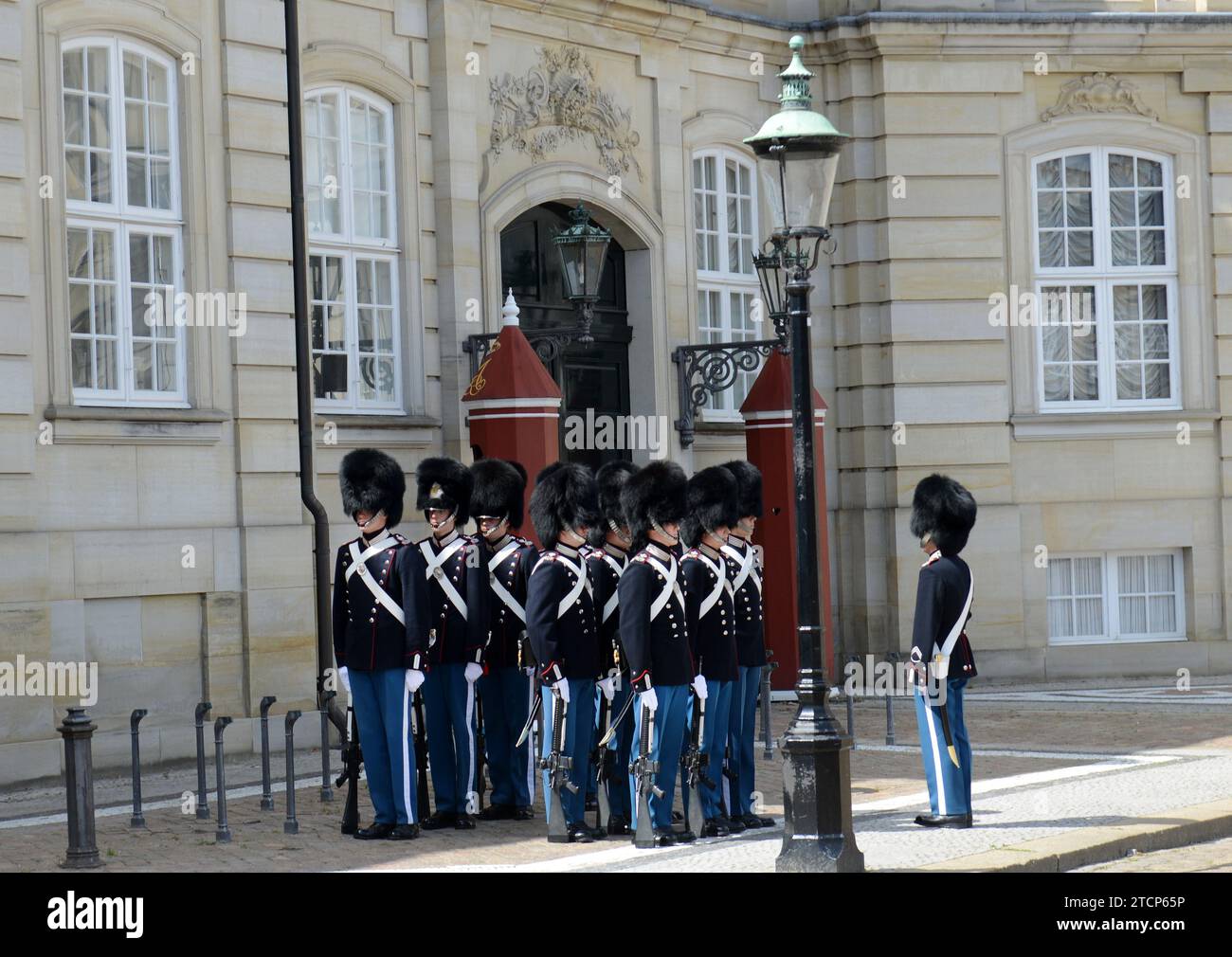 Soldiers royal guard change hi-res stock photography and images - Alamy