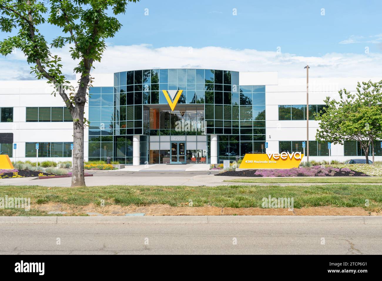 Veeva headquarters in Pleasanton, CA, USA Stock Photo - Alamy