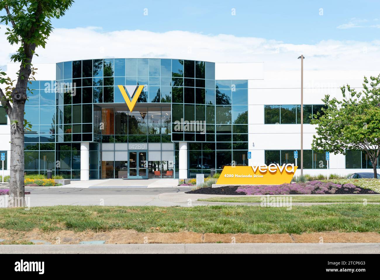 High tech company hq hi-res stock photography and images - Alamy