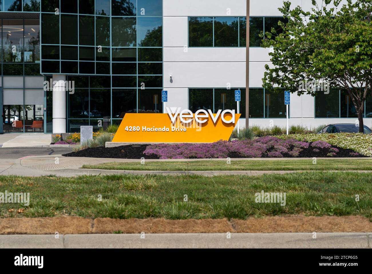 Veeva headquarters in Pleasanton, CA, USA Stock Photo - Alamy