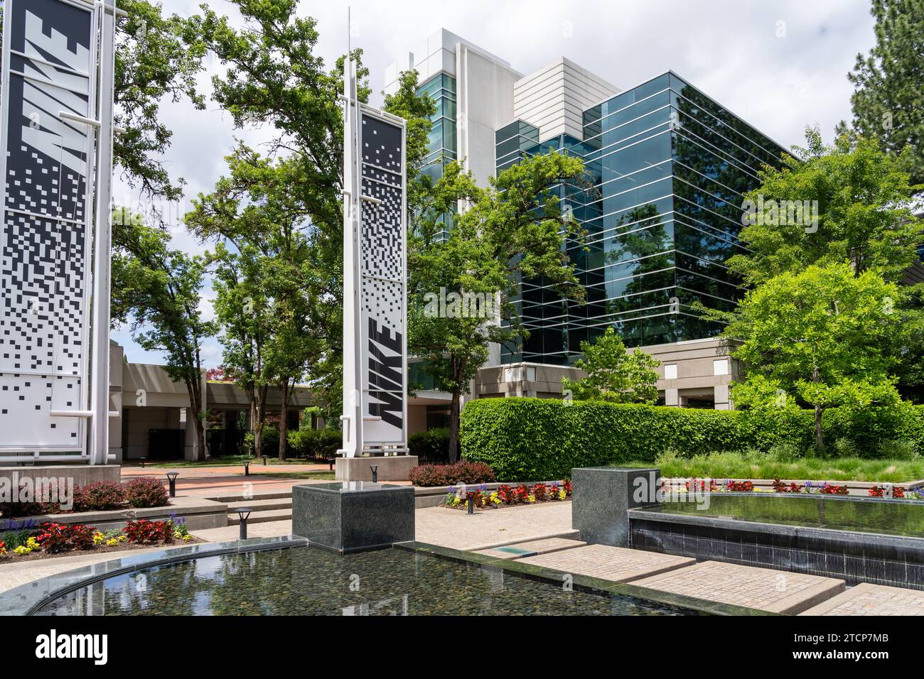 Nike sign hi-res stock photography and images - Alamy